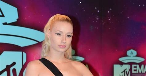 여성 랩퍼 19금 헉소리나는 노팬티 노출