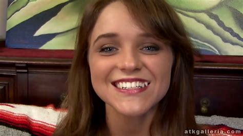 Hellga Apple Model Profile