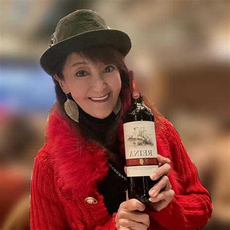 文蕙 2018 02 10🧜‍♂️雨天相聚回憶多🧜‍♂️ 🐬好不容易喬好聚餐之日，即使下了一整天的雨還是要到新竹和大家相見歡😍沒錯！新竹香山交流道附近超有名的〝東東小館〞就是我漂亮寶貝學生