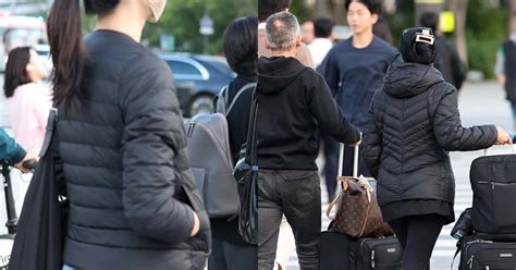 믿기지 않는 오늘 아침 거리 풍경 패딩 꺼내 입은 시민까지 사진