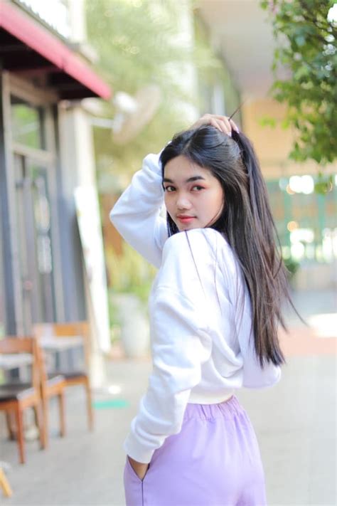 យូរៗចេញម្ដង លីន សោម៉ា កំពុងទាញយកអារម្មណ៍ហ្វេនៗ ជាមួយសម្រស់ស្អាតរបស់នាង Khmerload Cambodia