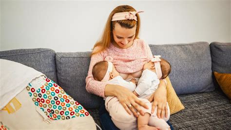 Lactancia En Tándem Amamantar A Dos Bebés A La Vez