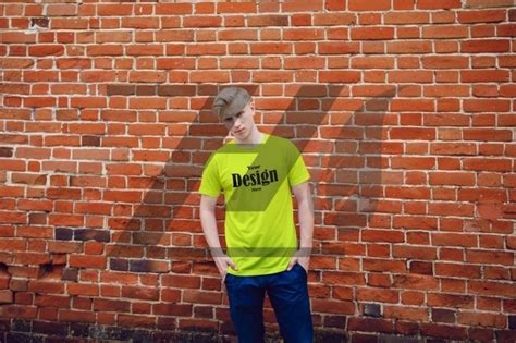 دانلود فایل لایه باز موکاپ تی‌شرت رنگی پسرانه دانلود رایگان فایل لایه