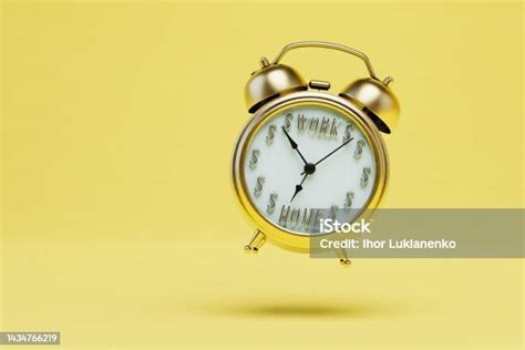 일과 여가를위한 시간 비문이 있는 알람 시계는 노란색 배경에 일하고 집입니다 3d 렌더링 개념에 대한 스톡 사진 및 기타 이미지 Istock