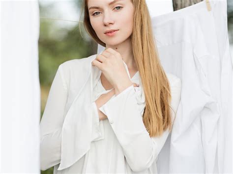 Дієві способи вивести плями від ягід на одязі та що робити заборонено