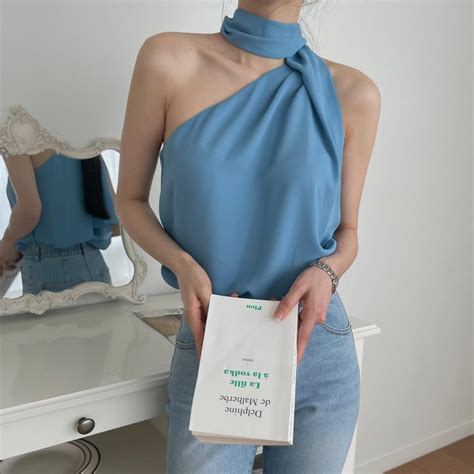 지음샵 세련된 여름 원숄더 셔링 홀터넥 타이 랩 블라우스 데이트룩