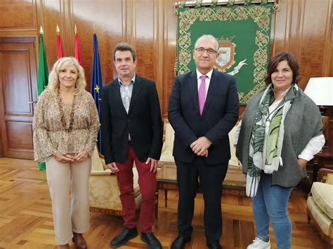 El Alcalde De Pamplona Enrique Maya Recibe A Roberto Pérez Nuevo