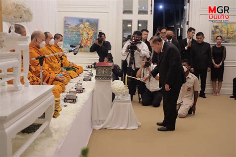 งานศพ “เอ๋ ชนม์สวัสดิ์” สุดเศร้า “ทักษิณ” ส่งพวงหรีดแสดงความอาลัยด้วย