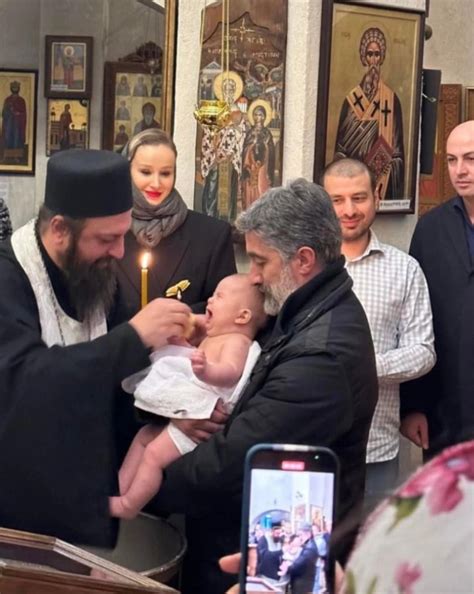 ანუკი არეშიძემ პატარა ნინა გააქრისტიანა ნახეთ ფოტოები