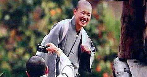 다큐 영화 탄광의 카나리아로 불리는 이유