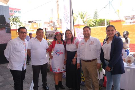 Martha Ornelas y Gumaro Sandre presentan la Ruta del Chile en Nogada en San Nicolás de los