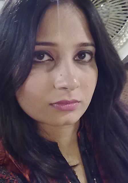 Paki Pics Pakistani Singer And Model Sundas Khan Photos And Wallpapers