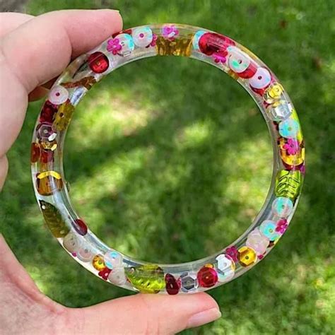 Epoxy Resin Guide The Dos And Donts Resin Obsession Resin Bangles Resin Resin Bubble