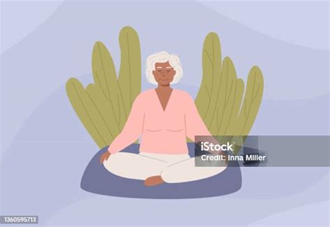 공원에서 야외에 앉아 요가 또는 명상을 연습하는 수석 아프리카 여성 다리를 교차한 현대 의 노인 여성은 명상 눈을 감고 있습니다 플랫 스타일로 벡터 그림 명상하기에 대한