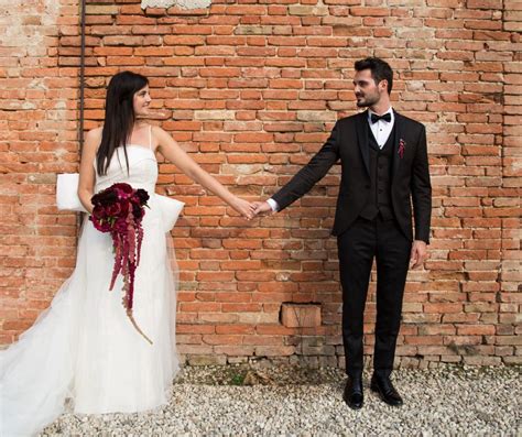 50 Romantic Wedding Couple Poses To Capture The Perfect Moment