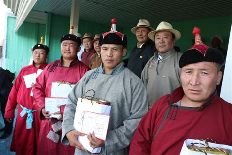 Ховд аймгийн баяр наадамд Алтай сумын харьяат аймгийн заан Г Хишигбат түрүүлж Үенч сумын