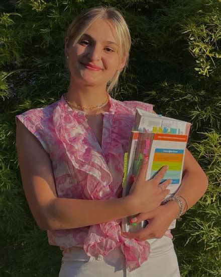 Maturità Parini Serena E Gaia Si Diplomano Con 100100 Casateonline