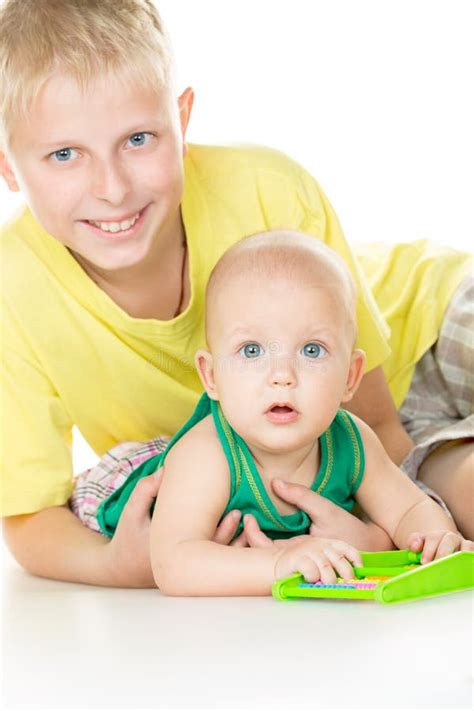Bruder Und Schwester Stockbild Bild Von Ausbildung Schauen