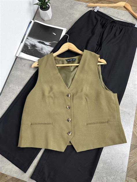 Жилетка — ціна 360 грн у каталозі Жилетки Купити жіночі речі за доступною ціною на Шафі