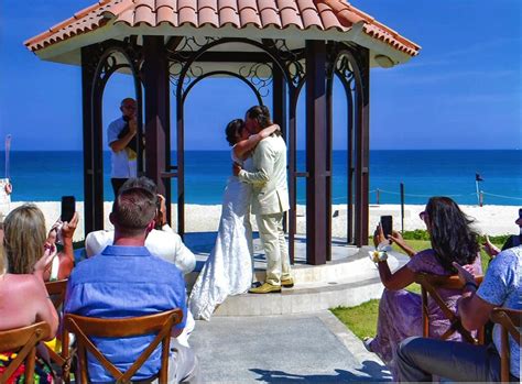 Christina And Brian Begin Your Forever In Paradise Stylish Weddings