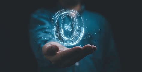 쇼핑 백화점 할인 및 은행 이자율 개념의 특별 제안에 대한 가상 빛나는 0 및 백분율 기호를 들고 사업가 0에 대한 스톡 사진 및 기타 이미지 Istock