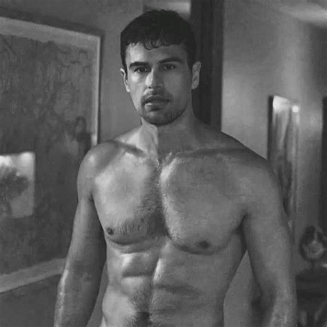 Pin By On Pins Von Dir Theo James Shirtless Theo James Theodore James
