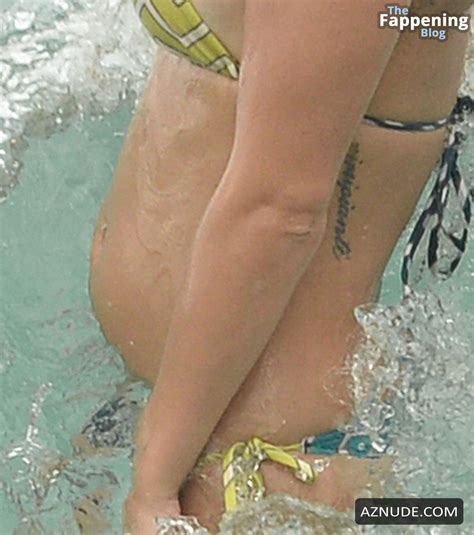 Hayden Panettiere Sexy Shows Off Her Beautiful Body Wearing A Hot Bikini At The Beach In Florida