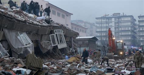 الهلال الأحمر الإماراتي يطلق حملة تبرعات لسوريا وتركيا الخليج أونلاين