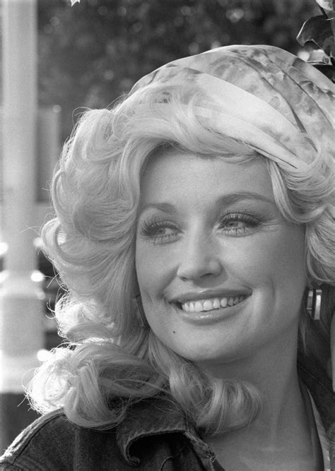 World Record Holder Dolly Parton Makes 3 Guinness World Records The