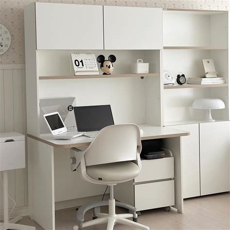 박지현 룬드 헤드형 수납형 블랙 Qk 사이즈인데 저는 특히나 서랍형이라 보관이편해서 블랭킷이랑 여유 쿠션들을 넣어두었어요 영상보시면 부드럽게 열리고 닫히면서