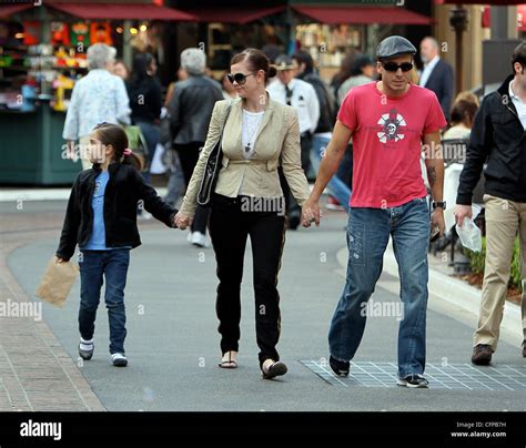 Kiersten Warren And Her Husband Kirk Acevedo Shop At The Grove With
