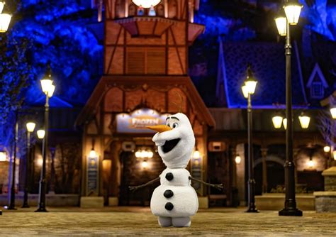 Olaf Free Roaming Robot Coming To World Of Frozen Lands Disney