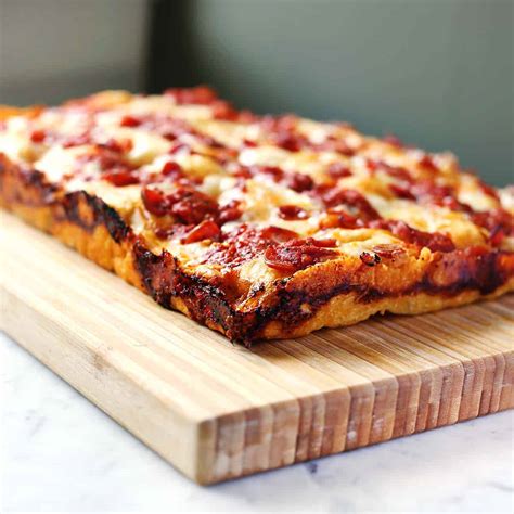 Detroit Style Pizza A Beautiful Mess