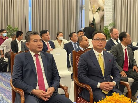 អ្នកឧកញ៉ា គិត ម៉េង ចុះកិច្ចព្រមព្រៀងជាមួយអាកាសចរស៊ីវិល