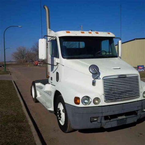 Freightliner Cst 112 2002 Daycab Semi Trucks