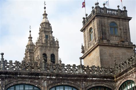 포 세 카 칼리지 클로 이스터와 성당 종탑 구 시 가지 산티아고 데 콤 포 스텔라 0명에 대한 스톡 사진 및 기타 이미지 0명 갈리시아 거리 Istock