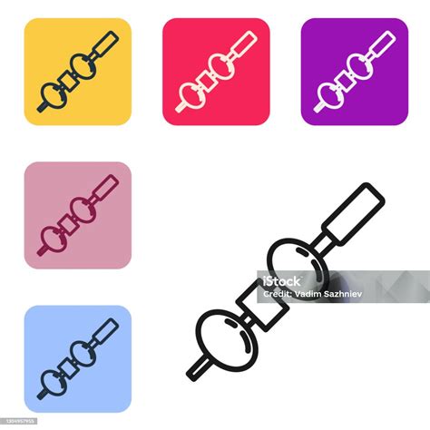 흰색 배경에 고립 된 젓가락 아이콘에 검은 라인 올리브와 치즈 카나페 치즈와 올리브를 곁들인 타파스 색상 정사각형 단추로 아이콘을 설정합니다 벡터 아이콘에 대한 스톡 벡터