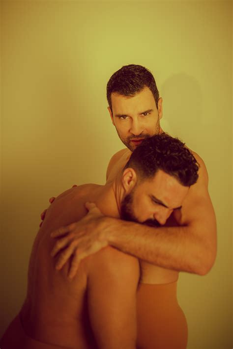 A VECES MIS CONTRADICCIONES SE ABRAZAN Rob Luis Ansa By Antonio Cristo