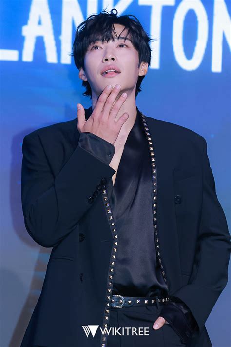 [위키포토] 우도환 촉촉한 눈빛 멋진 가을 남자 위키트리