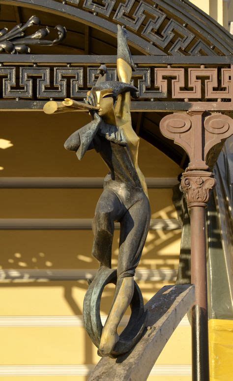 ელგუჯა ამაშუკელი ფიროსმანის ძეგლი თბილისში