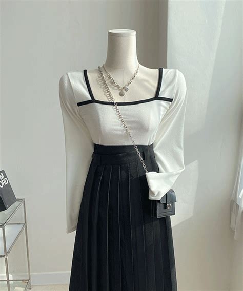 기본티셔츠데일리룩무지티셔츠봄티셔츠크롭티셔츠 투톤 배색 스퀘어넥 티셔츠 에이블리