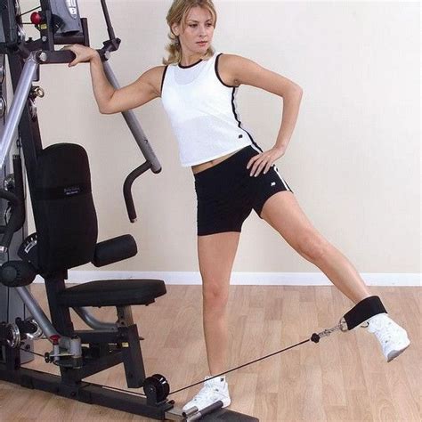 Тренировка ног для девушек в тренажерном зале Bodybuilding Fitness Gym