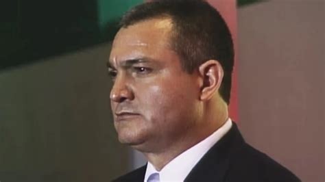 Осъдиха бивш министър по сигурността на над 38 г затвор за подкупи