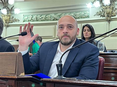 Presentan Ley Para Acortar La Brecha Digital En Adultos Mayores Grupo Derf