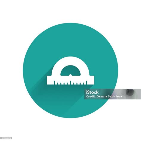 긴 그림자로 격리 된 도 아이콘을 측정하기위한 흰색 각도기 그리드 기울기 각도 미터 측정 도구 기하학적 기호입니다 녹색 원 버튼입니다 벡터 일러스트레이션 각도기에 대한 스톡