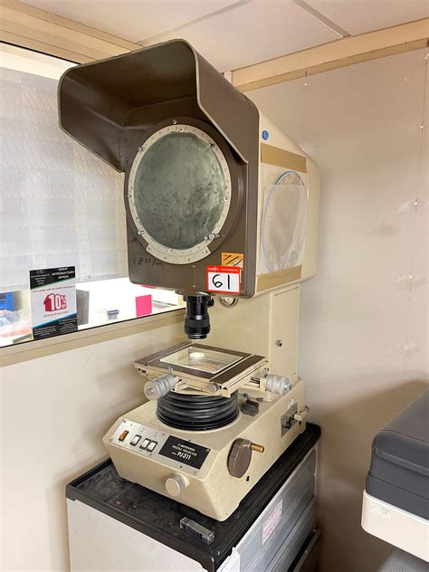 Mitutoyo Pj311 Profile Projector