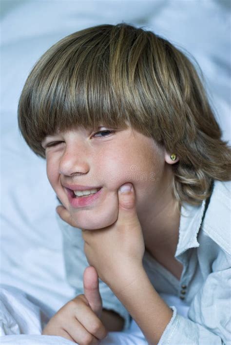 Muchacho Lindo Joven Imagen De Archivo Imagen De Bueno 9685045