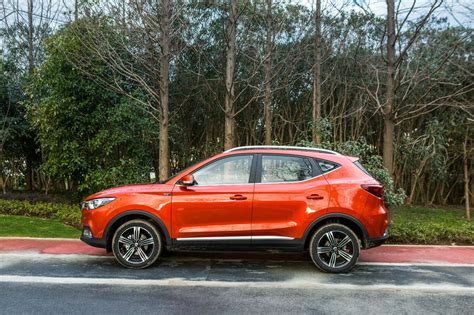 搭15l10t动力，标配led大灯、esp，2018款名爵zs 738万起售！凤凰网汽车凤凰网