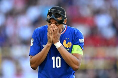 وسقط القناع معاناة مبابي مستمرة في يورو 2024 فيديو يلاكورة