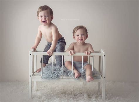 Strobe Vs Continuous Lighting For Newborn Photography The Milky Way